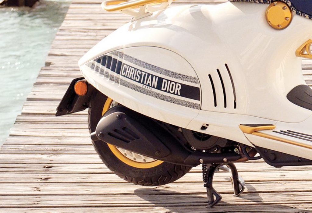 旷世联名！Dior x Vespa 打造限定 946 摩托车，机车美到爆 ，还有安全帽可以买。 - Iconicmen