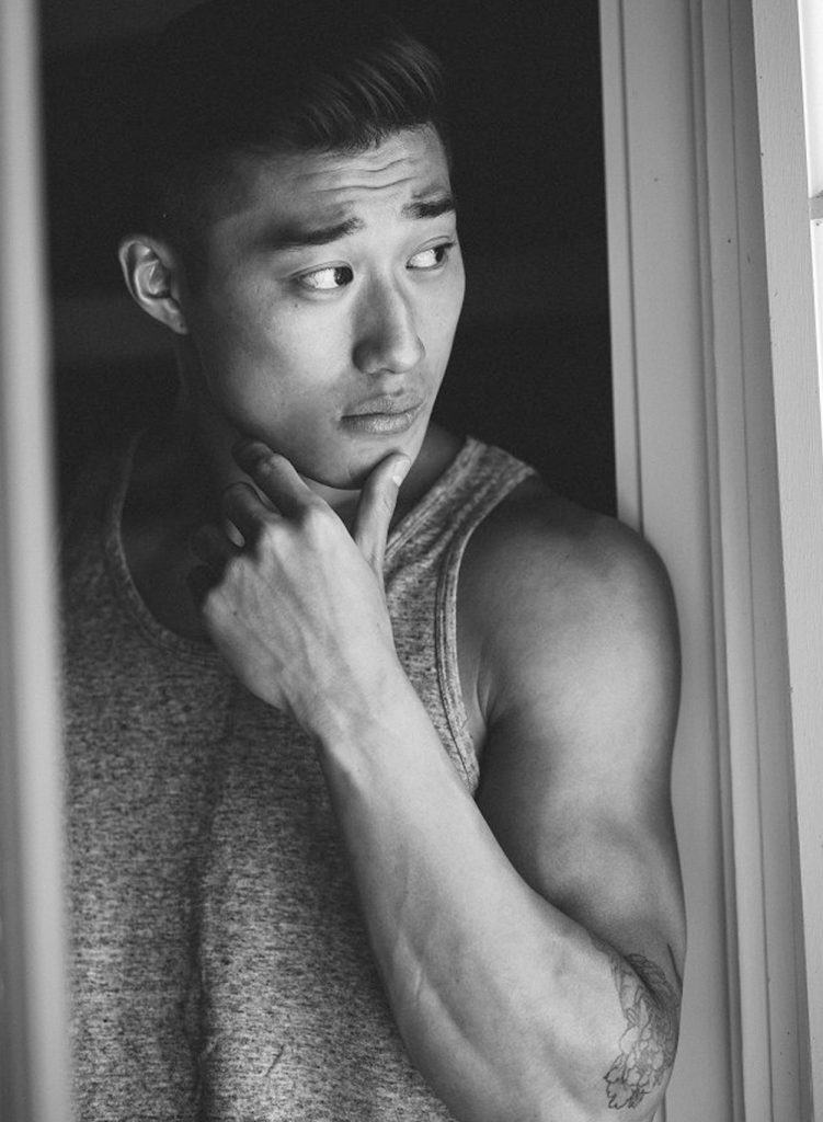 美籍韩裔 Joey Kiho Kim 高材医学生的健壮性感魅力。 - Iconicmen