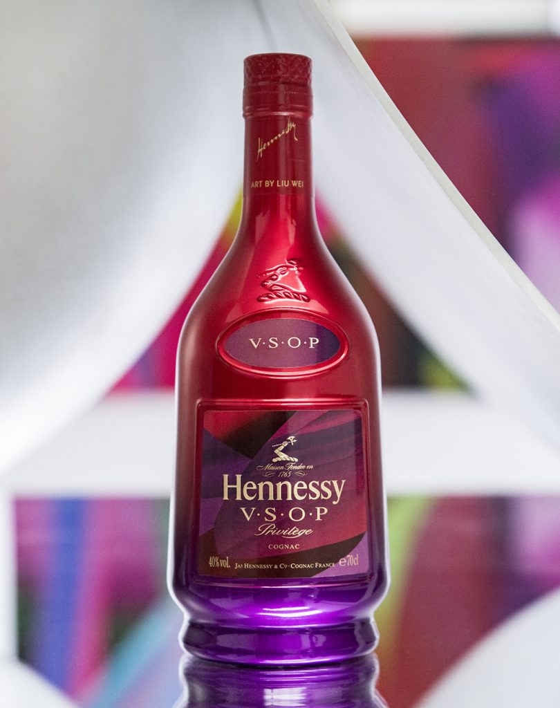 Hennessy 携手当代艺术家 - 刘韡，推出 2021 年春节限量版酒款迎新「春」。 - Iconicmen
