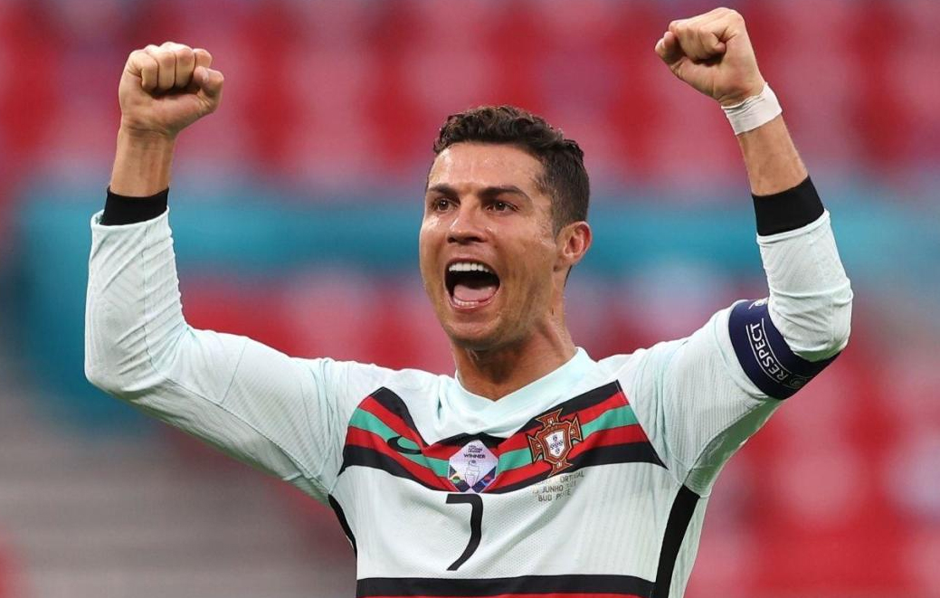 Cristiano Ronaldo IG 破三亿，自我要求身材 17 年来完全没垮掉。 - Iconicmen