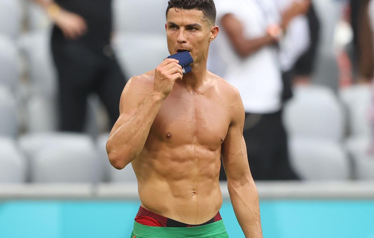 Cristiano Ronaldo IG 破三亿，自我要求身材 17 年来完全没垮掉。 - Iconicmen