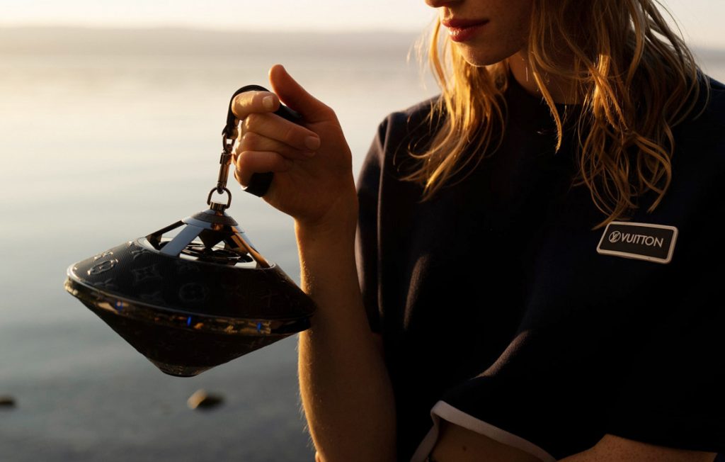 LOUIS VUITTON 推出 Horizon Light Up 可旋轉的 360 度無線喇叭。 - Iconicmen