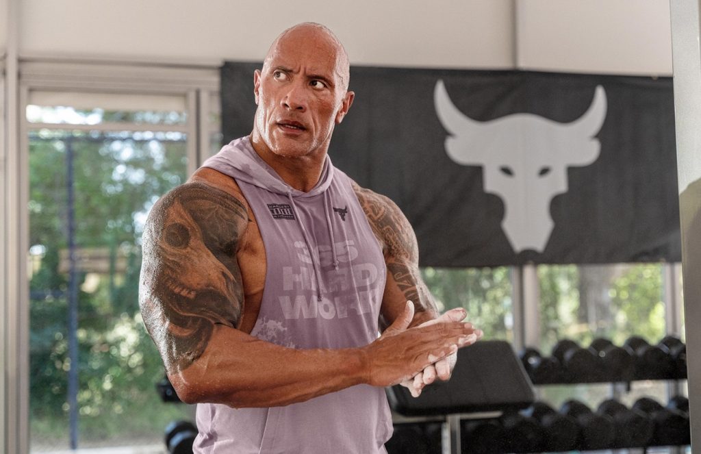 UNDER ARMOUR 再度携手 The Rock 推出全新「 Project Rock Disrupt 」系列训练装备。 - Iconicmen