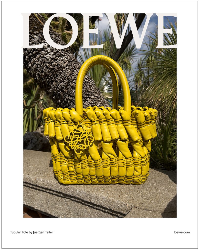 LOEWE 发布 2023 早春系列广告形象大片，并推出灵感来自明清陶瓷工艺的中国单色釉系列。 - Iconicmen