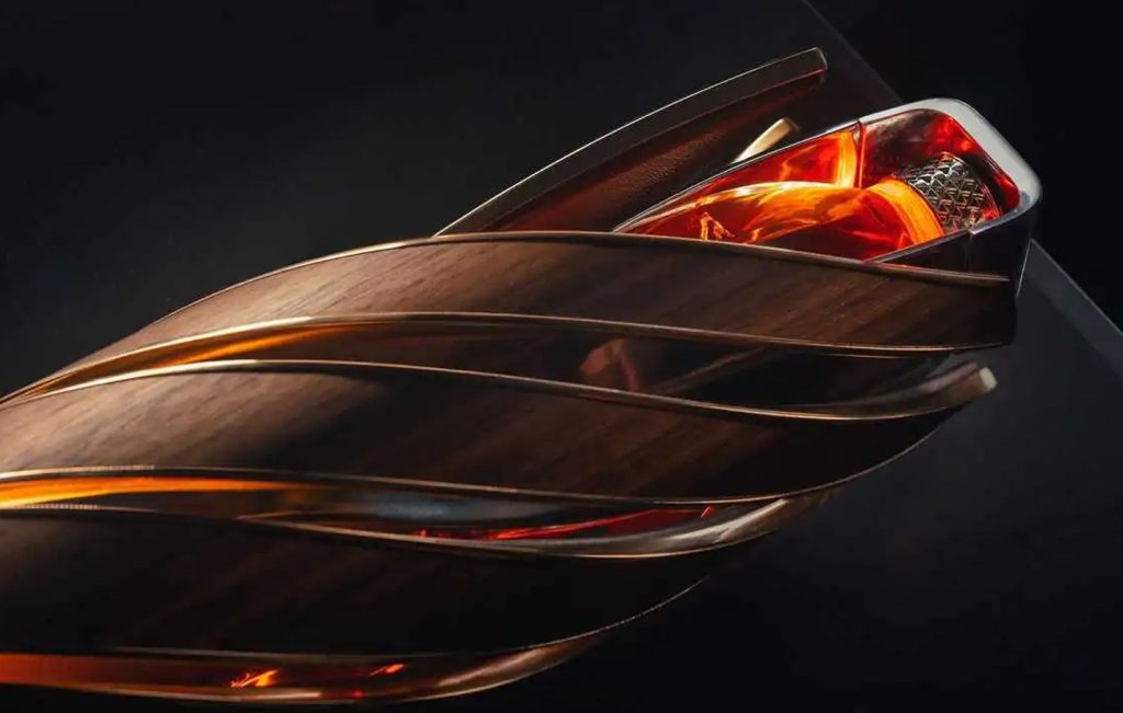 Bentley 与 The Macallan 携手合作推出限量 The Macallan Horizon 威士忌，颠覆传统的工业美学展露品牌的前瞻性思维。 - Iconicmen