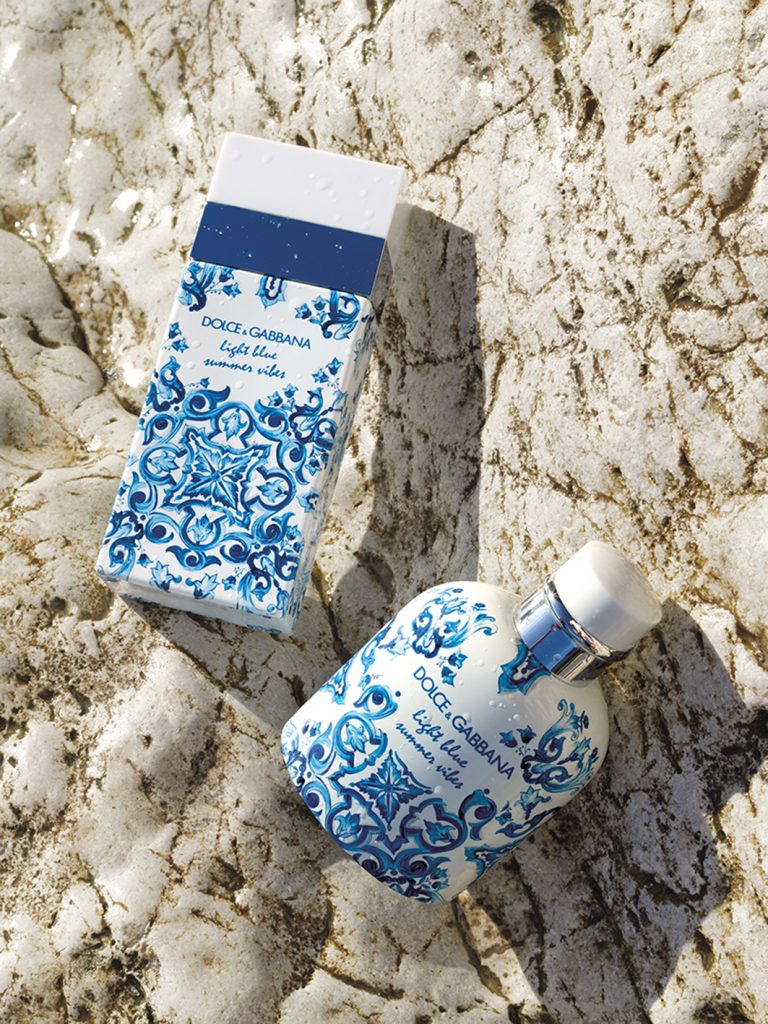 感受義大利卡布里島的悠閒蔚藍！ Dolce & Gabbana 推出全新 Light Blue Summer Vibes 淺藍心動印記淡香水 ...